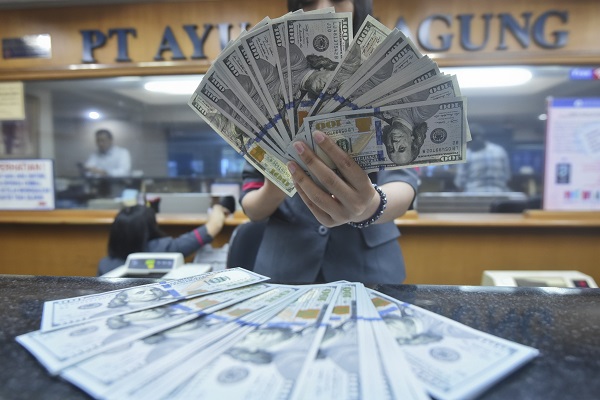 Kurs rupiah hari ini tembus Rp14.000 per dollar AS