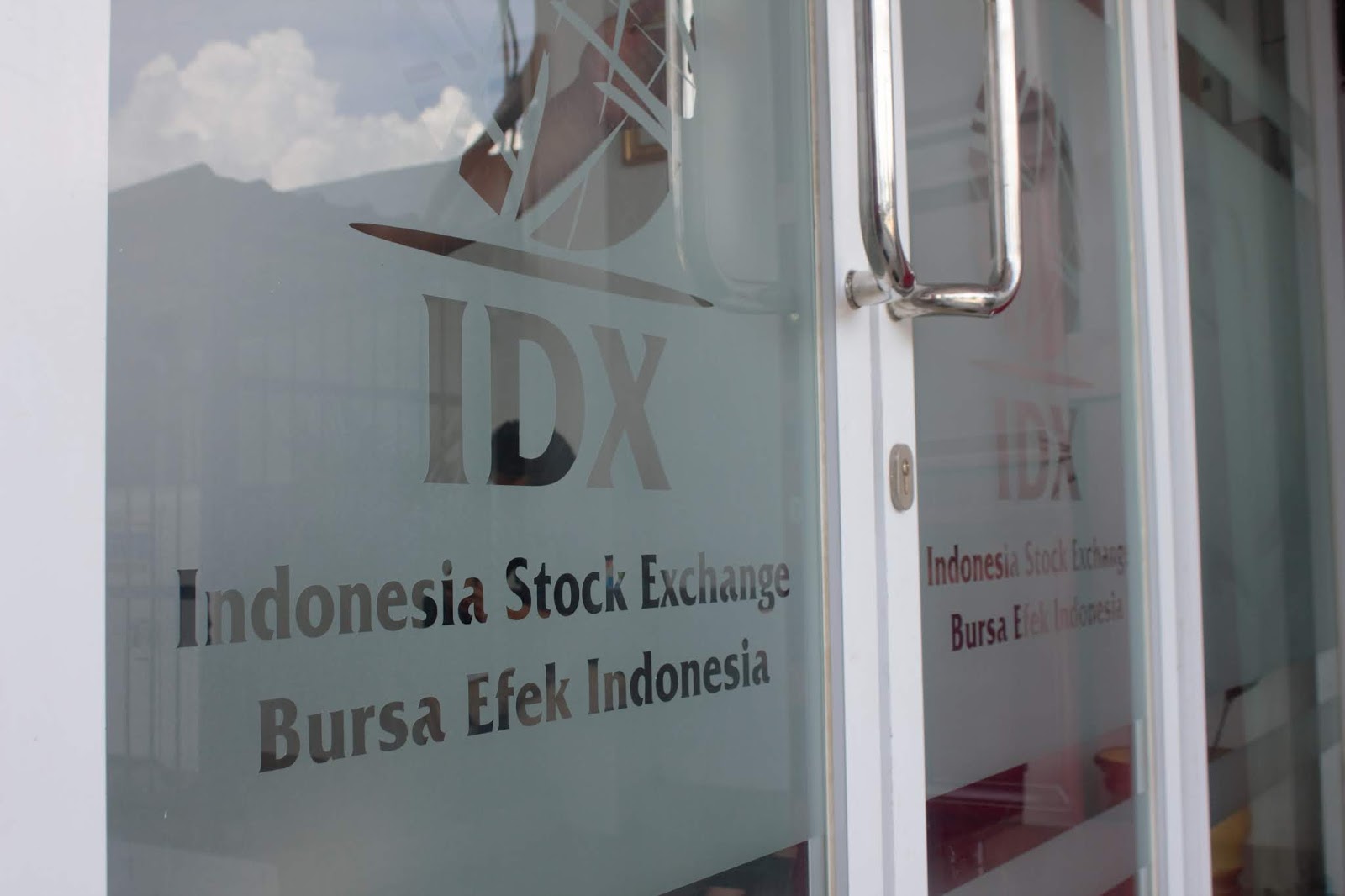 Permintaan emiten, BEI bakal punya wewenang ubah kode saham