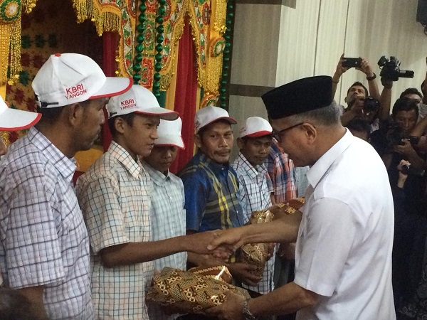 Kemlu pulangkan 14 WNI ABK yang ditahan di Myanmar Kemlu pulangkan 14 WNI ABK yang ditahan di Myanmar