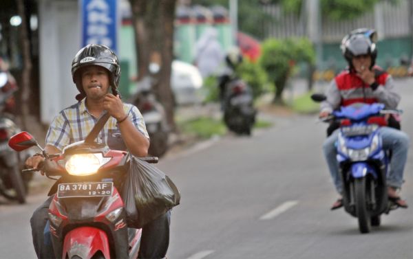 Kemenhub sosialisasikan larangan kendarai motor sambil merokok