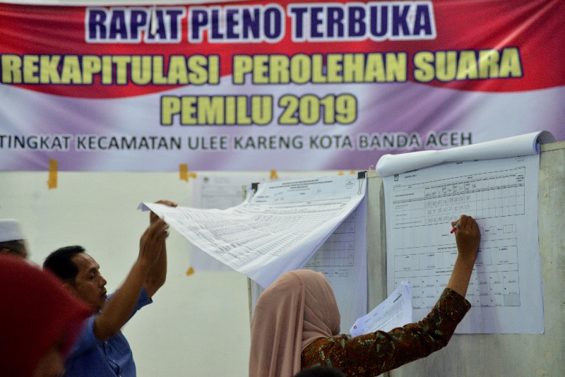 Pengamat ungkap kejanggalan data tim 02