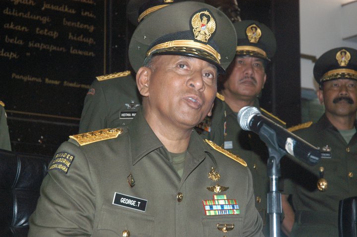 Mantan KSAD George Toisutta dimakamkan di Makassar
