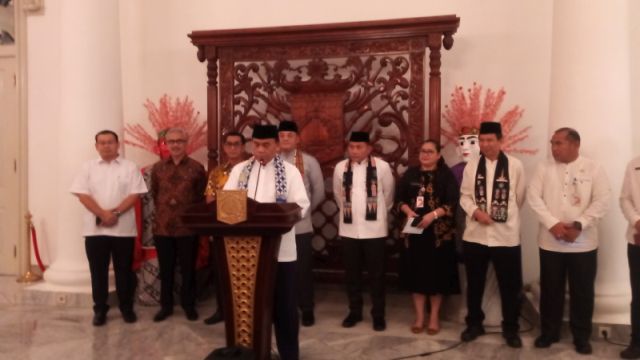 Bajaj hingga bus listrik ikut karnaval Jakarta Langit Biru