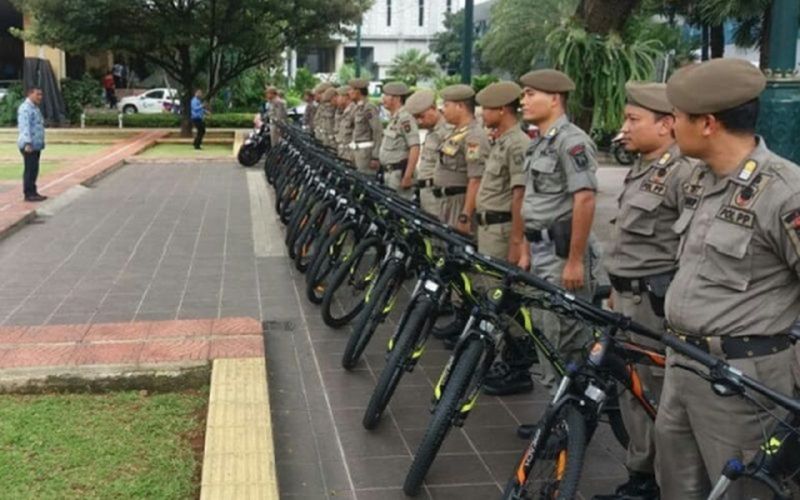 Hari pertama PSBB, Satpol PP DKI tutup 8 kafe