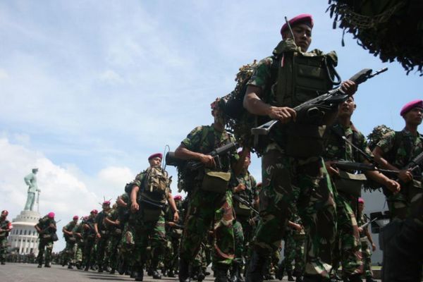 Sanksi terhadap anggota TNI-Polri LGBT melanggar konstitusi