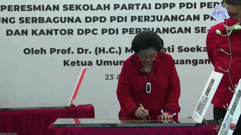 Megawati resmikan 10 kantor PDIP di daerah