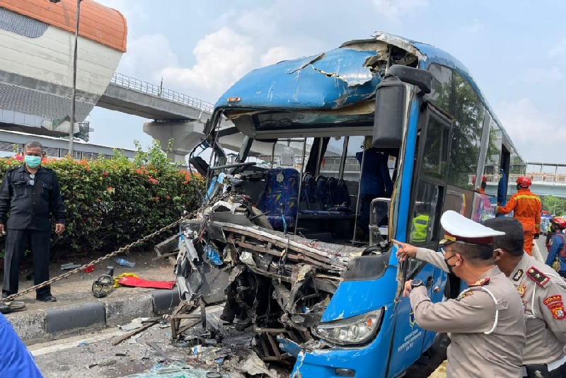 Polisi masih selidiki penyebab kecelakaan bus Transjakarta