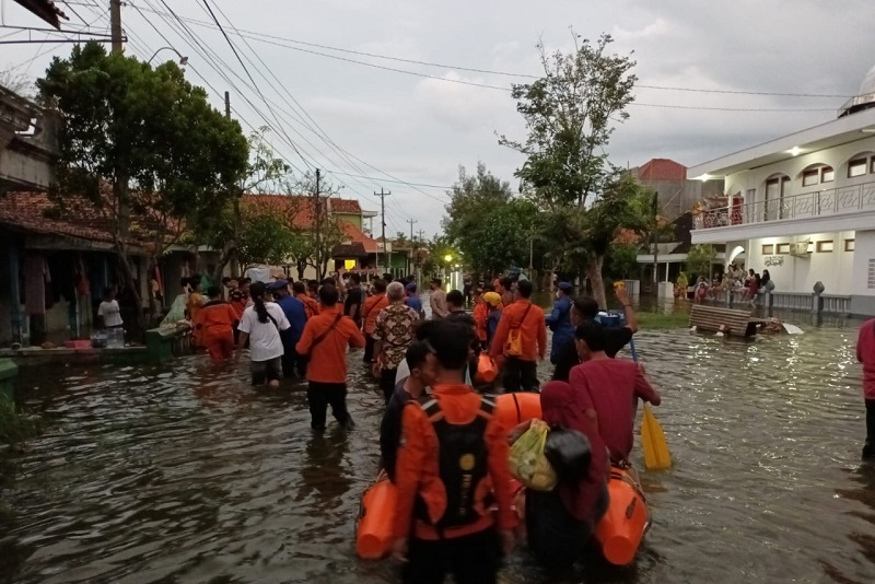 Penurunan permukaan tanah pemicu banjir rob di Pantura