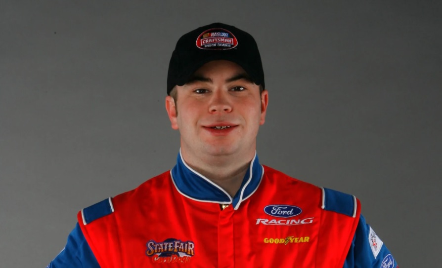 Mantan pembalap NASCAR Bobby East tewas ditikam di pompa bensin