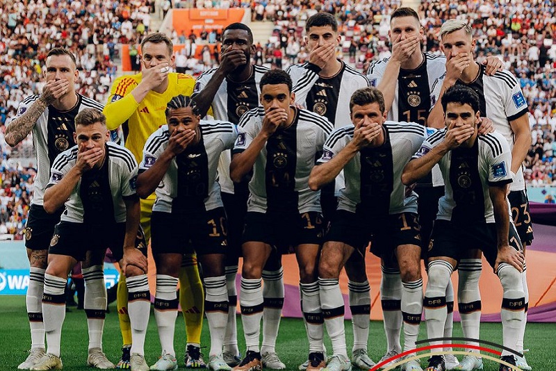 Arti gestur pemain Jerman yang menutup mulut