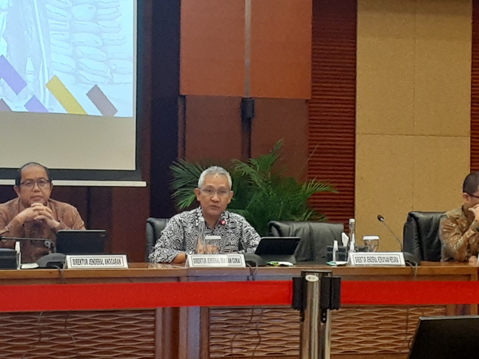 Bea Cukai: Ini titik rawan masuknya baju bekas impor ilegal