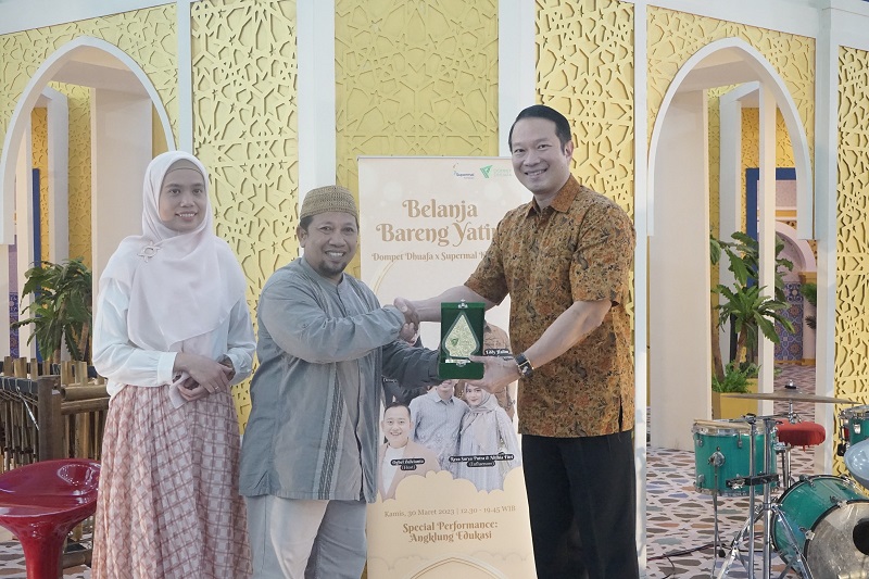 Dompet Dhuafa bersama Supermal Karawaci ajak yatim belanja