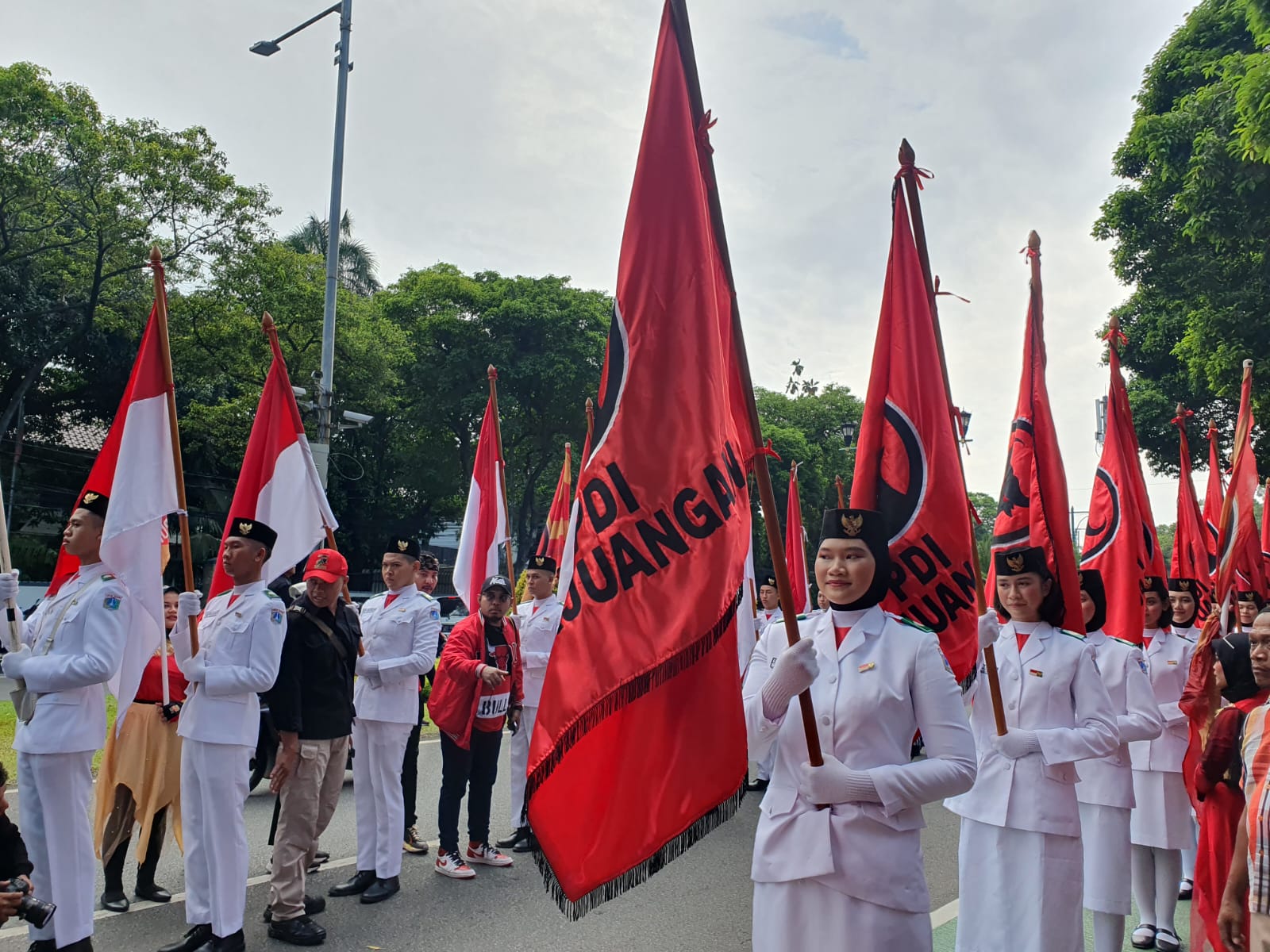 Daftarkan caleg, PDIP tiba lebih cepat dari jadwal