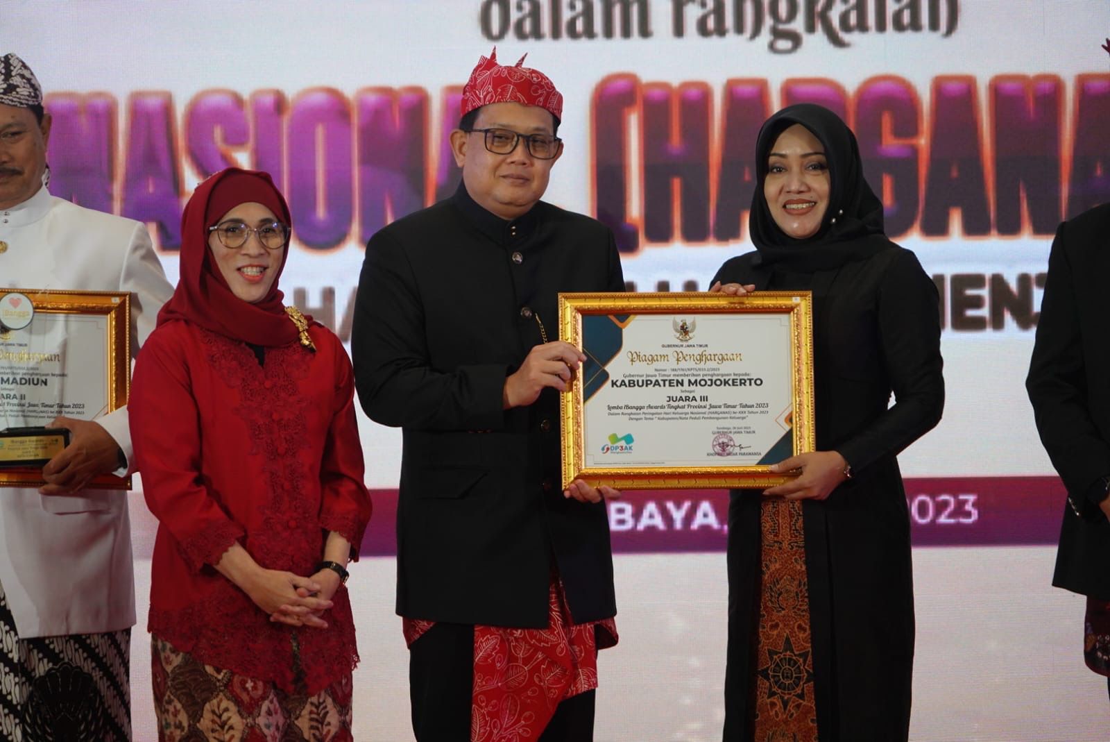 Sukses membina ketahanan keluarga, Pemkab Mojokerto raih penghargaan IBangga Award 2023