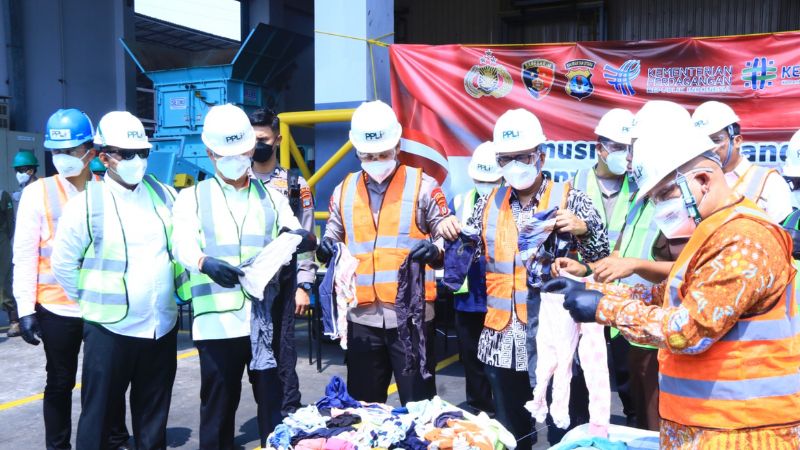 Polisi ungkap penyelundupan baju impor ilegal dari Malaysia