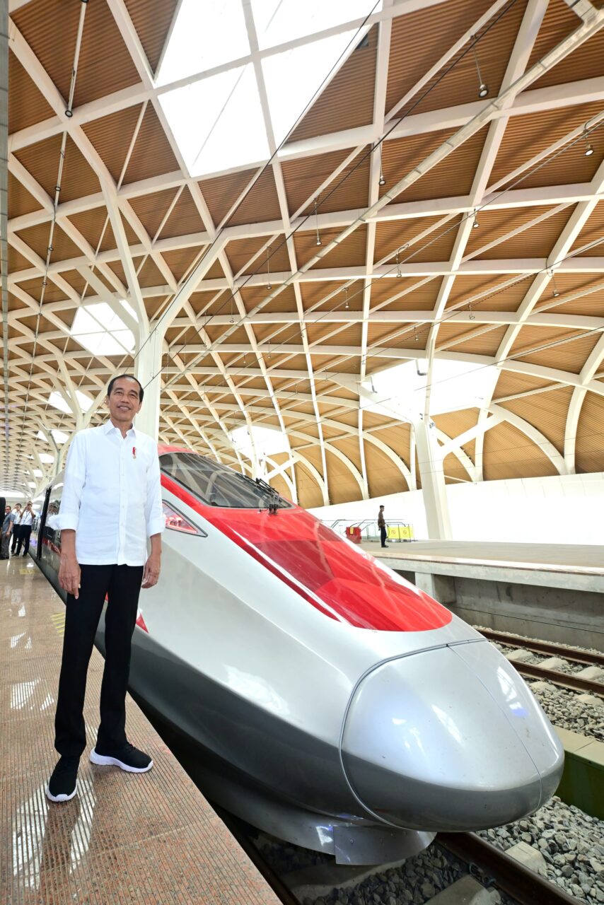 Presiden Jokowi resmikan kereta cepat Whoosh 1 Oktober