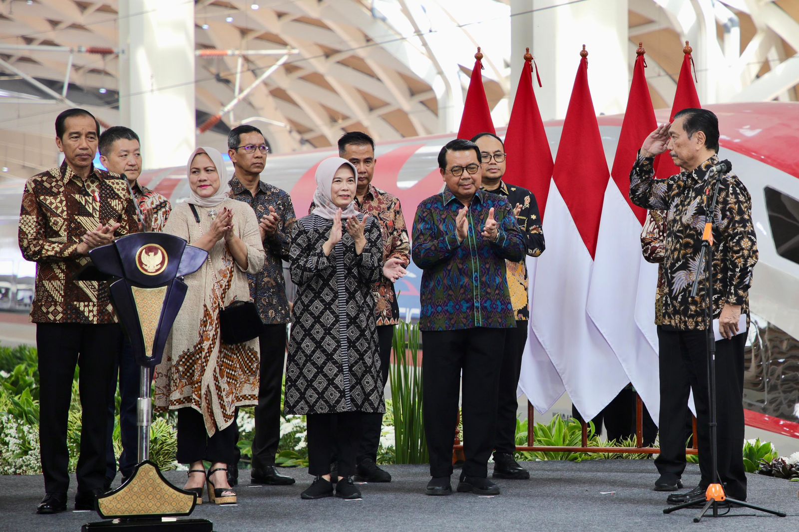 KCJB Whoosh resmi Operasi, Luhut: Lapangan pekerjaan bertambah