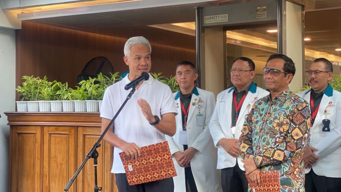 Ganjar ditanyai soal Gibran diusung jadi cawapres Prabowo: Semua orang ... Ganjar ditanyai soal Gibran diusung jadi cawapres Prabowo: Semua orang ...
