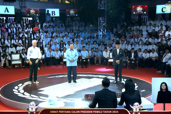 Debat capres: Anies serang pemerintah, Prabowo bela Jokowi